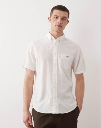 GANT Chemise manches courtes &agrave; logo blason en coton et lin - Blanc