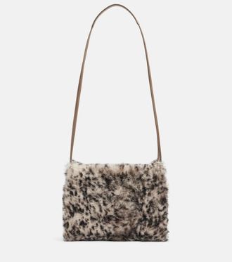 Brunello Cucinelli Schultertasche Mellow Small aus Shearling