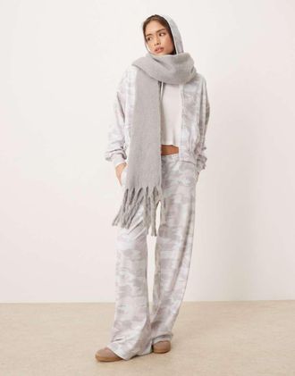 Hollister Gilly Hicks - Pantalon de jogging densemble baggy &agrave; passepoil et coeur d&eacute;tour&eacute; - Rose camouflage