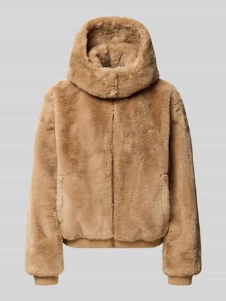Guess Regular Fit Bomberjacke aus Kunstfell mit Kapuze
