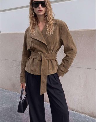 NA-KD trench-coat court en daim synth&eacute;tique beige-Neutre