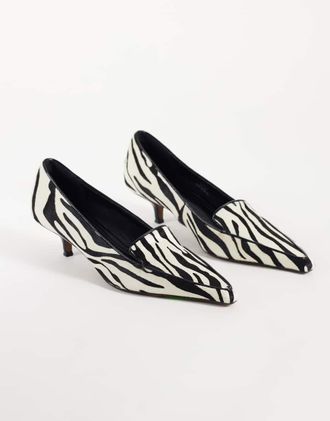 Asos Strike Loafer mit Kitten-Heel in Zebra-Multi
