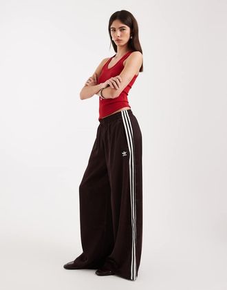 adidas Originals Pantalon de surv&ecirc;tement ample en satin - Marron-Brown