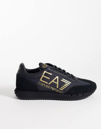Emporio Armani Armani - EA7 New Heritage - Sneaker in Schwarz und Gold mit Logo