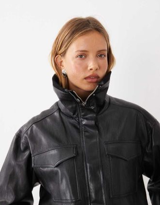 Mango Jacke aus Kunstleder mit Stehkragen und taillierter Taille in Schwarz