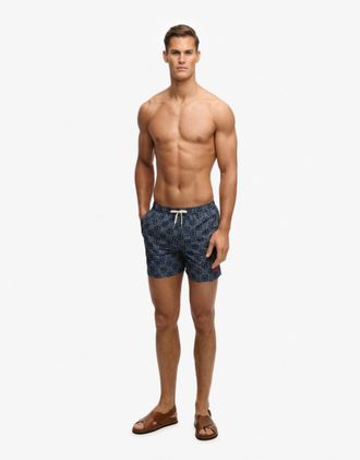 Superdry Premium - Gemusterte Badeshorts in Sashiko Atlantic Navy, 15 Zoll Schrittl&auml;nge