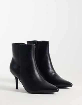 New Look Stiefelette aus Kunstleder mit spitzer Spitze in Schwarz