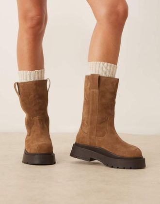 Asos Coast - Bottes à enfiler en daim avec semelle épaisse et doublure en imitation peau de mouton - Fauve-Brown