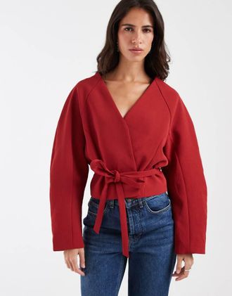 Asos blazer court &agrave; &eacute;paules arrondies rouge