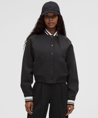 lululemon Veste universitaire &agrave; bouton-pression &agrave; lavant pour Femmes - Taille XL