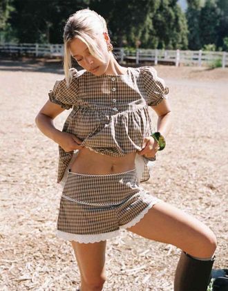 Princess Polly Shorts in Braun kariert mit Spitzenborte, Kombiteil-Brown