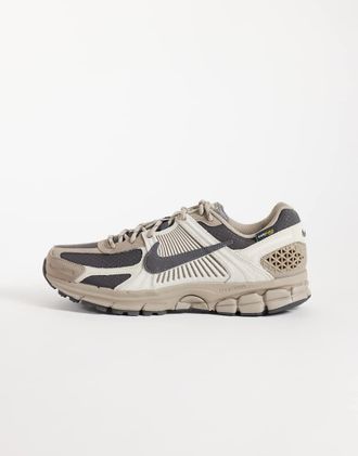 Nike Zoom Vomero 5 Sneaker aus braunem Wildleder