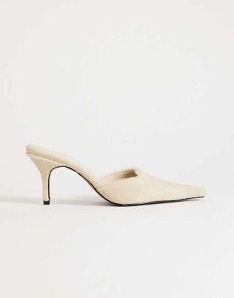 Topshop Alfie - Spitze Mule-Pumps aus Leder in Wollwei&szlig; mit echtem Fell-Finish und mittelhohem Absatz