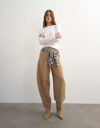 Topshop ensemble carreaux contrast&eacute;s pantalon barrel portefeuille marron-bleu marine