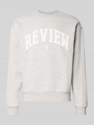 Review Sweatshirt mit Varsiety Embleme