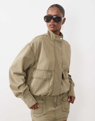 Missy Empire Denim-Jacke mit Knopfleiste als Bomberjacken-Kombiteil in Khaki-Gr&uuml;n