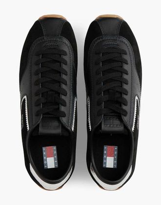Tommy Jeans Archive Runner-Sneaker aus Wildleder mit gemischter Textur in Schwarz
