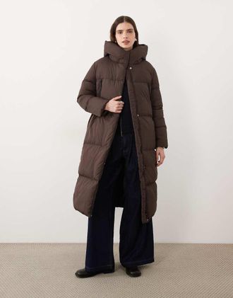 Threadbare langer Steppmantel mit Kapuze und Fronttaschen in Schokobraun