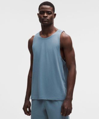 lululemon Zeroed In Tanktop f&uuml;r M&auml;nner - Gr&ouml;&szlig;e 2XL in Steel Blue