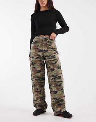 Miss Selfridge Weite Jeans mit Military-Muster-Bunt