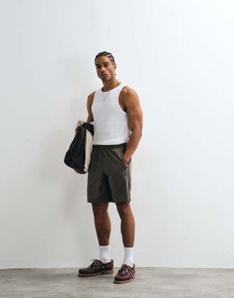 adidas Originals Firebird - Shorts in Khaki-Gr&uuml;n