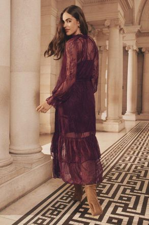 Lipsy Midikleid Lipsy Midikleid mit Spitze und R&uuml;schen, Regular (1-tlg)