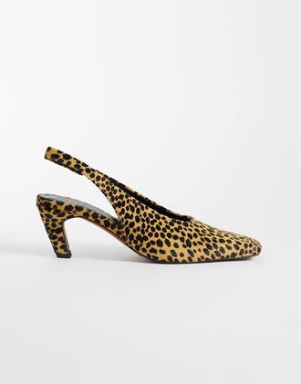 Asos Skittle Premium-Slingback-Pumps aus Leder mit Haarstruktur und mei&szlig;elf&ouml;rmiger Spitze im Leopardenmuster-Multi
