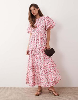 Vero Moda Robe longue en coton &agrave; fleurs avec manches volumineuses et volants &eacute;tag&eacute;s - Rose