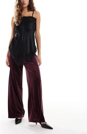 Miss Selfridge Elegante Hose aus beerenrotem Samt mit weitem Bein