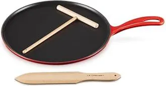 LE CREUSET Cr&ecirc;pi&egrave;re en Fonte &Eacute;maill&eacute;e avec Poign&eacute;e en Fer, Spatule et R&acirc;teau en Bois, 27 cm, 2,17 kg, Cerise, 20136270600460