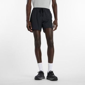 New Balance Herren RC Essential Short 5 in Schwarz/Grau, Polywoven, Gr&ouml;&szlig;e 2XL