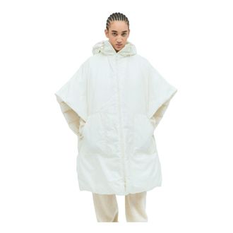 Moncler Femme, Vestes, Blanc, Taille: ONE Size Cape à Capuche Rembourrée en Duvet avec Logo