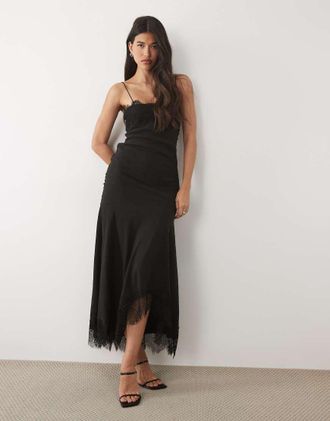 Asos Robe nuisette longue &agrave; bretelles fines et empi&egrave;cement en dentelle - Noir