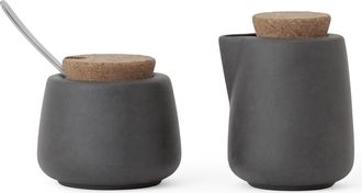 Viva Scandinavia Viva Nicola Holzkohle-Zucker- und Sahnek&auml;nnchen, Kaffee- und Tee-Servierset aus Porzellan - Sahnek&auml;nnchen und Zuckerdose mit Korkdeckel und Metalll&ouml;ff