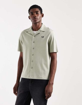 Fred Perry Chemise &agrave; manches courtes avec col &agrave; revers et logo - Vert p&acirc;le