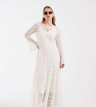 Vero Moda Petite Vero Moda - Robe longue boh&egrave;me en dentelle fleurie sur lensemble avec jupe &agrave; godets - Cr&egrave;me-Blanc