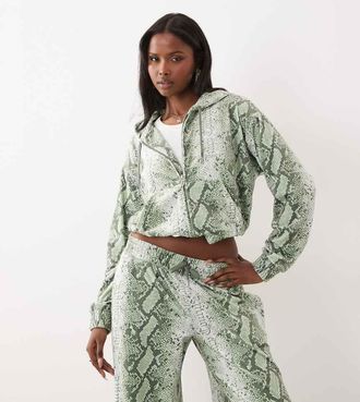Juicy Couture Exklusive Velours-Kapuzenjacke mit Schlangenmuster in Gr&uuml;n, Kombiteil
