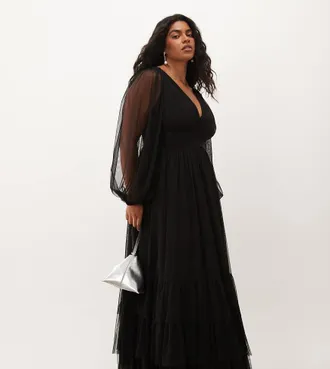 Lace & Beads Plus robe longue en tulle &agrave; manches transparentes, d&eacute;collet&eacute; plongeant et volants, noire