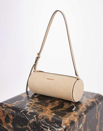 Michael Kors Izzy - Kleine, r&ouml;hrenf&ouml;rmige Pochette-Schultertasche in Cremewei&szlig;