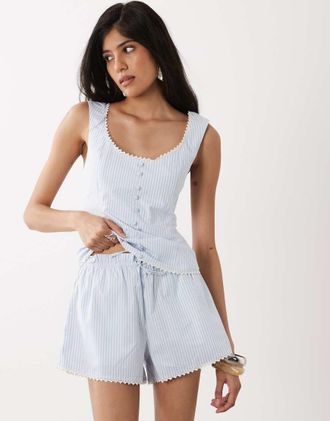 WeWoreWhat Short densemble &agrave; rayures avec taille haute fronc&eacute;e &agrave; assortir - Bleu