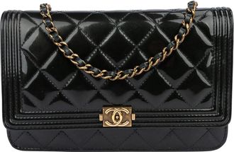 Chanel Crossbody Bags - Chanel Quilted Dark Green Patent Leather Boy Walle - Gr. unisize - in Gr&uuml;n - f&uuml;r Damen