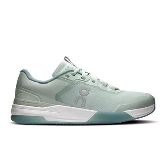 On THE ROGER Advantage Pro Clay