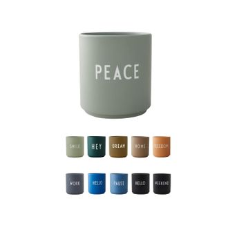 DESIGN LETTERS Lieblingsbecher Grün PEACE Tasse | Weihnachten, Weihnachtsdeko, Weihnachtsgeschenke für Frauen, Männer | Kaffeetassen Weihnachtsgeschenke Kleinigkeite