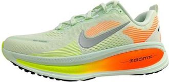 Nike Nike Vomero 18 Chaussures pour Hommes, À Peine Vert/MTLC Silver-Hyper Crimson-B, 44 EU