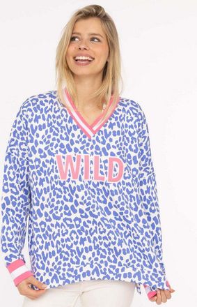 Zwillingsherz Sweatshirt Leo Pastell mit V-Ausschnitt, gestreiften Bündchen und WILD Applikation