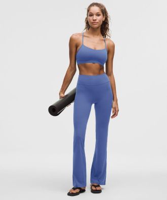 lululemon Groove Hose mit ausgestelltem Bein und hohem Bund aus Nulu Kurz f&uuml;r Frauen - Gr&ouml;&szlig;e 10 in Prep Blue