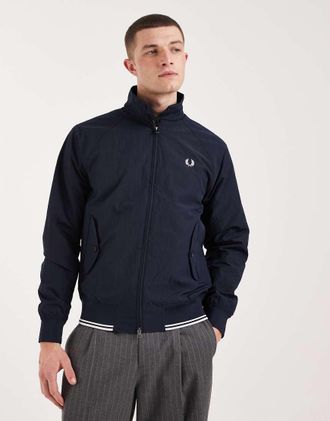 Fred Perry Harrington-Jacke in Marineblau mit Logo und Zierstreifen am Saum in Knitteroptik