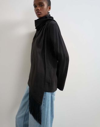 Topshop Oberteil mit Trichterkragen und Rei&szlig;verschluss mit Fransenschal-Detail in Schwarz