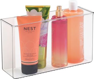 mDesign Hängekorb ohne Bohren - Schrank Organizer aus Kunststoff zum Ankleben auf Wand und Schranktür - Aufbewahrungskorb für Badzubehör und Kosmetik - durchs