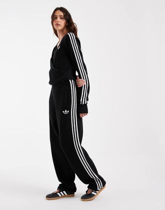 adidas Originals x Jennie Strick-Trainingshose mit B&uuml;ndchen in Schwarz